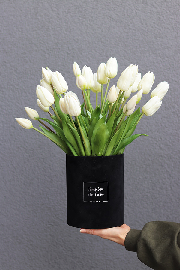 White Tulips 2, flowerbox z gumowymi tulipanami, wys.42cm - tendom.pl